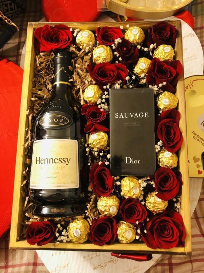 Hennessy flower gift Hamper | Flowers and Gifts Kenya | Online flowers ...